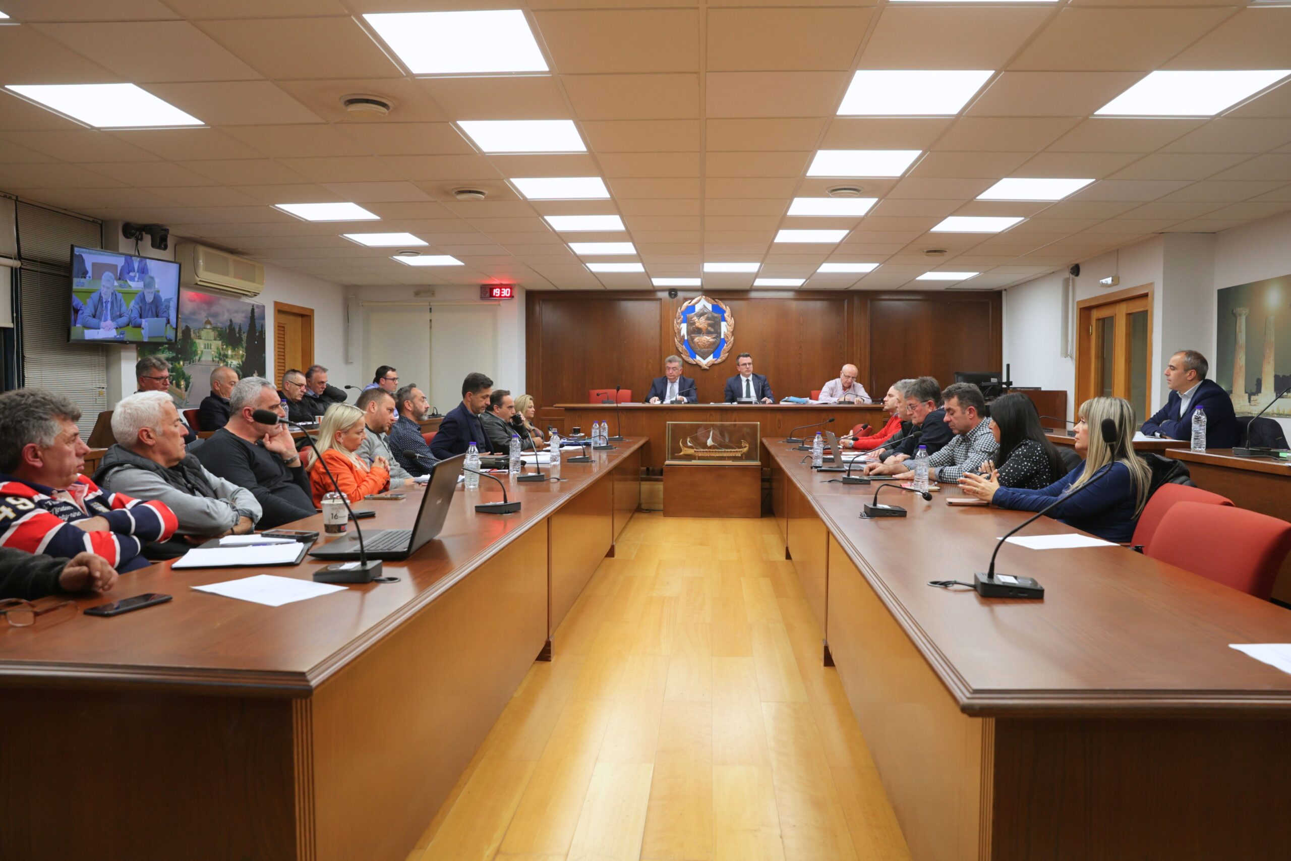 Συνεδρίαση δημοτικού συμβουλίου – Φωτό – korinthia.net.gr